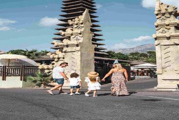 Magic Natura Animal, Waterpark & Polynesian Lodge Resort - Destinia