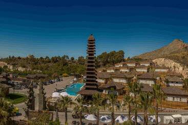 Magic Natura Animal, Waterpark & Polynesian Lodge Resort - Destinia