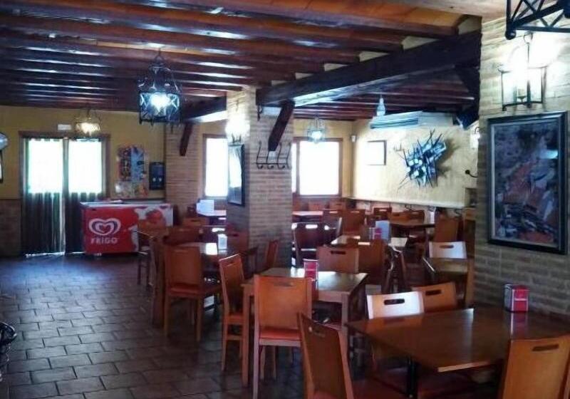 Hotel Yeste en Yeste desde 27 € | Destinia