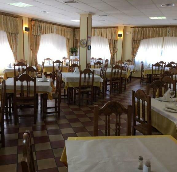 Hotel Hostal Los Chopos en Osorno la Mayor | Destinia