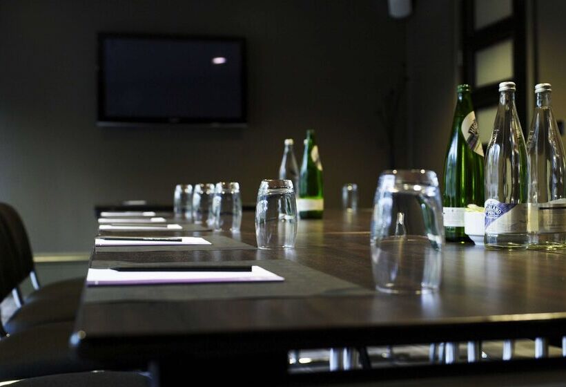 Hotel Village Liverpool, Whiston: the best offers with Destinia