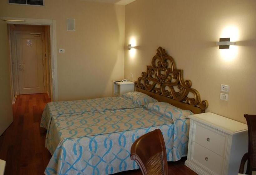 Hotel Villa Madrina Lovely And Dynamic - Garda