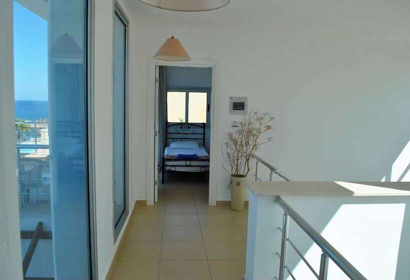 קירניה, Villa Blue Horizon By Amy Villas: ההצעות הטובות עם Destinia