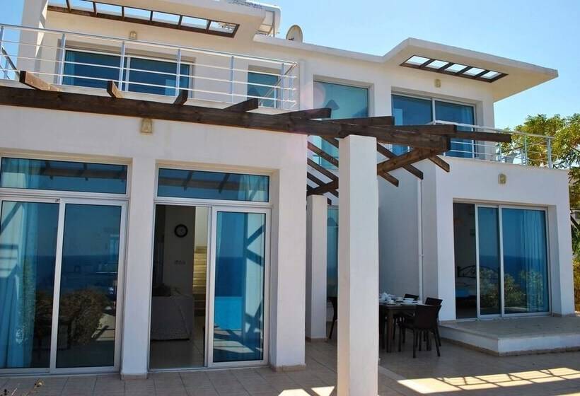 קירניה, Villa Blue Horizon By Amy Villas: ההצעות הטובות עם Destinia