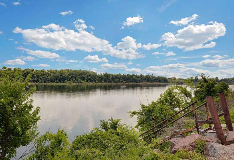 Hotel Days Inn By Wyndham Savannah en Savannah | Destinia