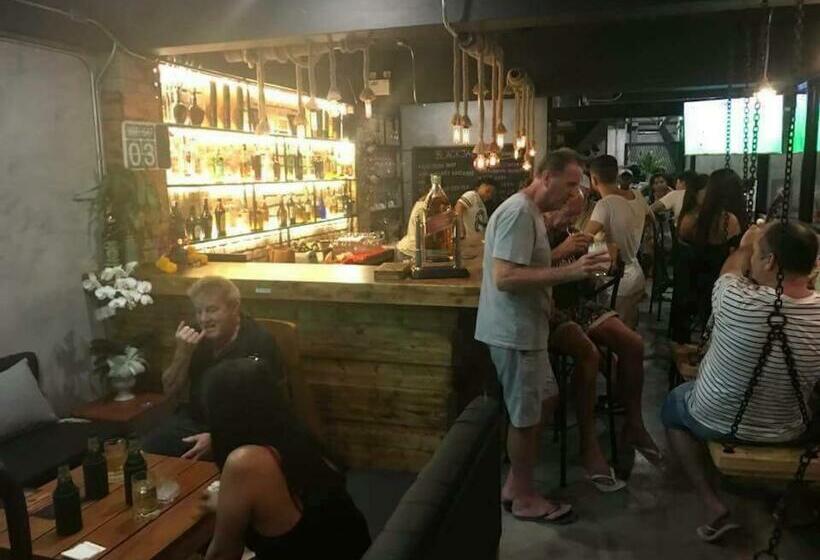 Blackjack Bar And Hostel ב- חוף צ'אוונג החל מ-19 US$