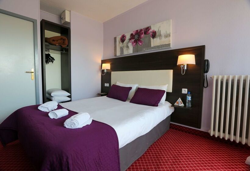 Brit Hotel Bleu Nuit - Saintes