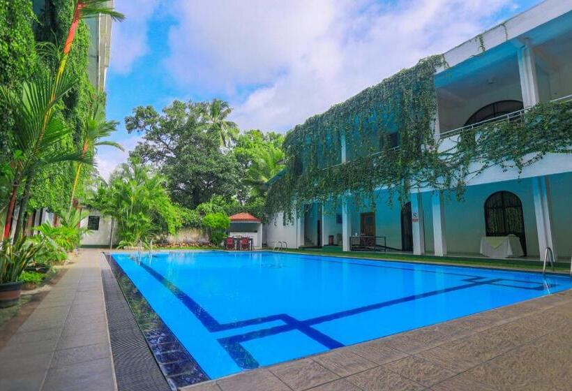 Hotel The Kandyan Reach, Anuradhapura: the best offers with Destinia