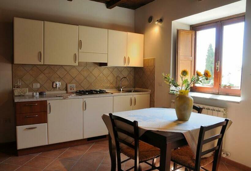 Sellano, בית מלון כפרי Il Castello Del Sole: ההצעות הטובות עם Destinia