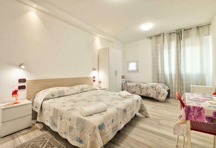 Пансион Venice Pink House в Венеция от 2 661 руб. | Destinia