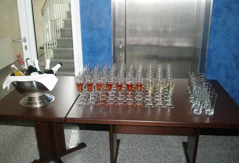 Hotel Vater Rhein en Worth am Rhein | Destinia