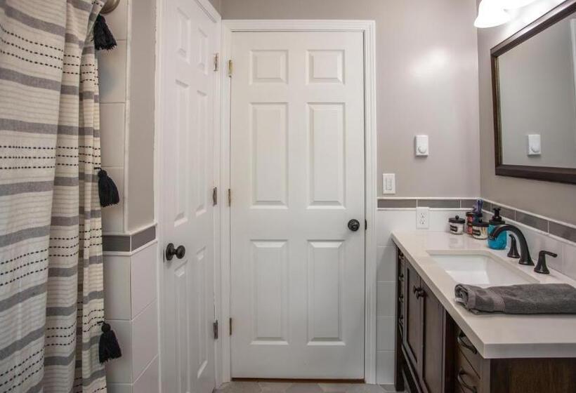 Pittsford, Forestview Manor : أفضل العروض مع دستينيا