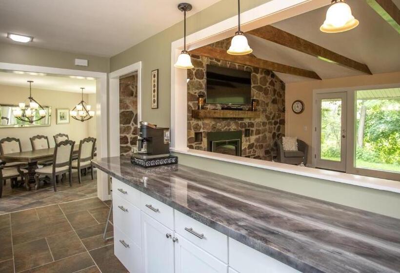 Pittsford, Forestview Manor : أفضل العروض مع دستينيا