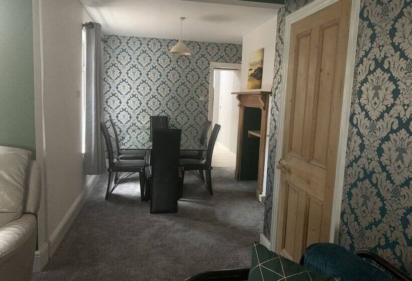 Residence Inviting 3 Bed House In Lowestoft Near The Beach, Lowestoft ...