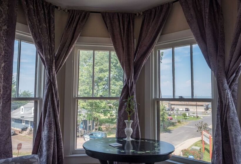 Dennison Street Inn Bed & Breakfast en Colonial Beach | Destinia