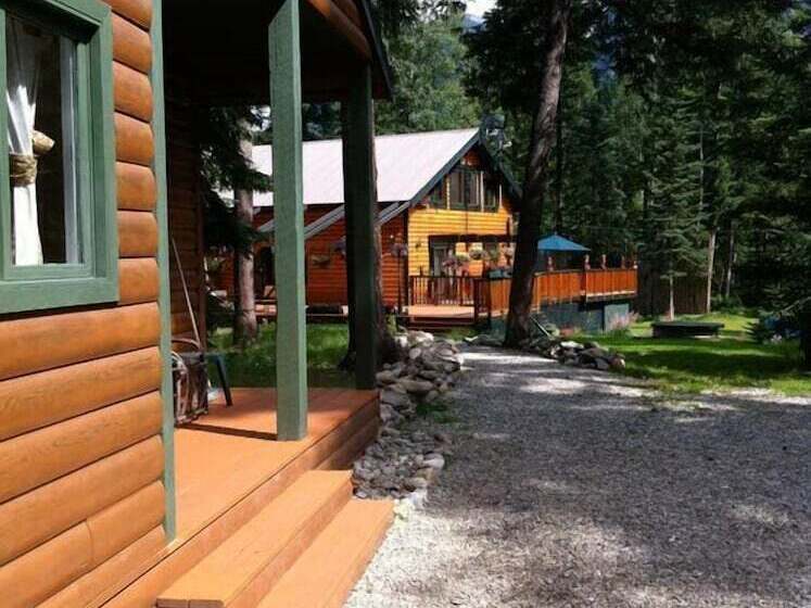 Tête Jaune Cache, مبيت وإفطار Mount Robson Mountain River Lodge : أفضل ...