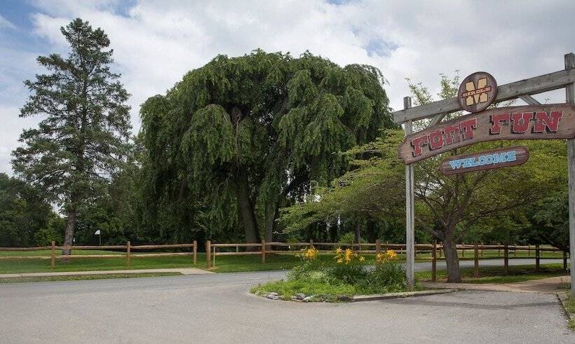 Hotel Circle M Rv & Camping Resort Caravan Park, Millersville: the best ...