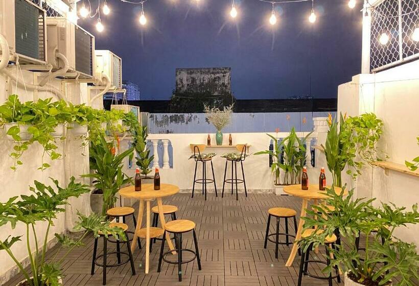 Saigon Authentic Hostel Cozy Rooftop Beer, Free Walking Neighborhood ...