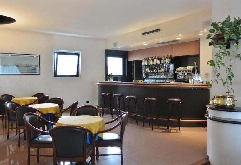 Hotel Melas, Merate: las mejores ofertas con Destinia