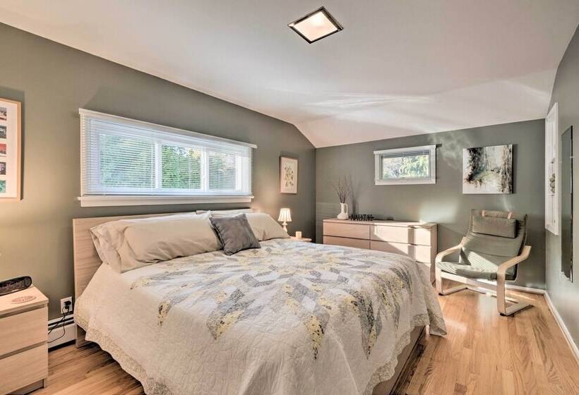 Rochester House W/ Fire Pit, Grill & Patio! en Greece | Destinia