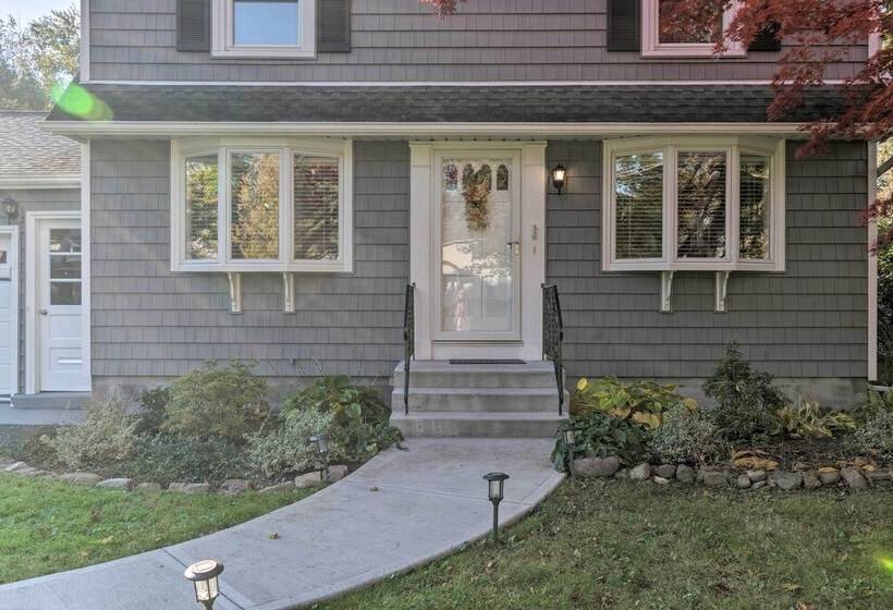 Rochester House W/ Fire Pit, Grill & Patio! en Greece | Destinia