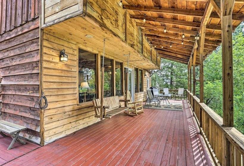 Peaceful Cabin W/ Mtn + River Views, Fire Pit en Crouch | Destinia