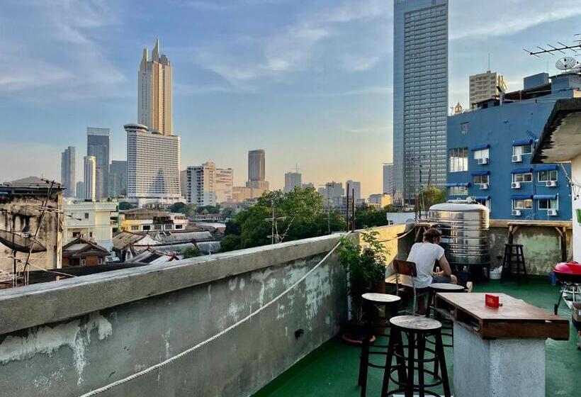 Baan Khaosoi Private Room In A Rooftop Hostel 3rd Floor in Bangkok, starting at £17 | Destinia