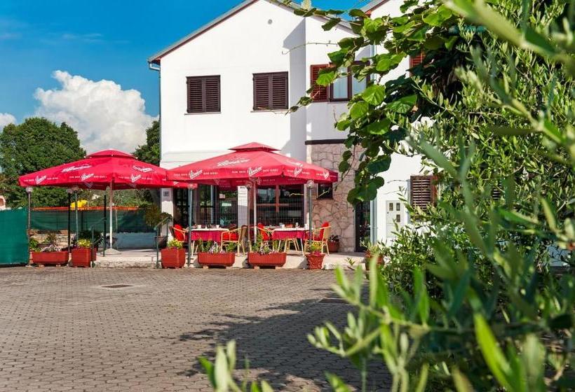 Ladonja Bbs, Family Run Bed & Breakfast en Rovinjsko Selo | Destinia