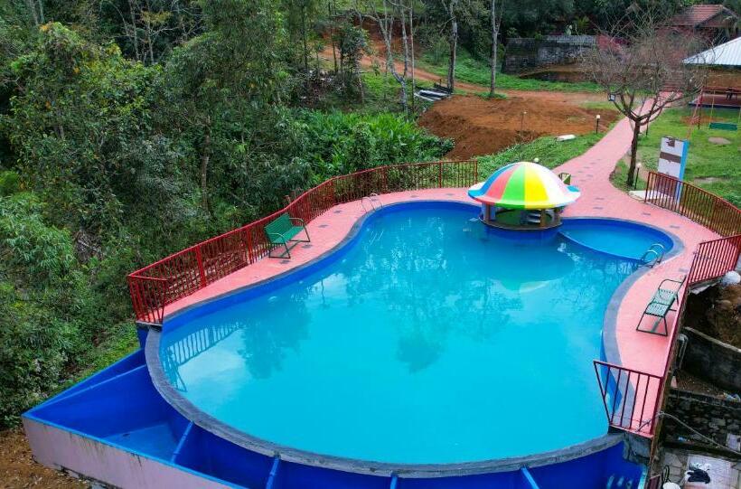 Clay Resort By Bestinn Leisure Wayanad, Padinjarathara: лучшие ...
